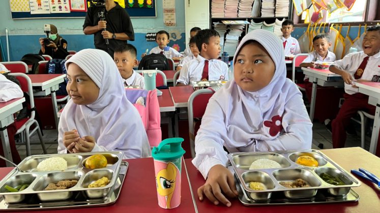 Mayoritas Publik Dukung Program MBG, Survei Cyrus: 65,4 Persen Setuju ...